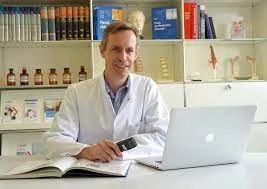 Dr. med. Hendrik Renner - plastische Chirurgie | Sanoplast